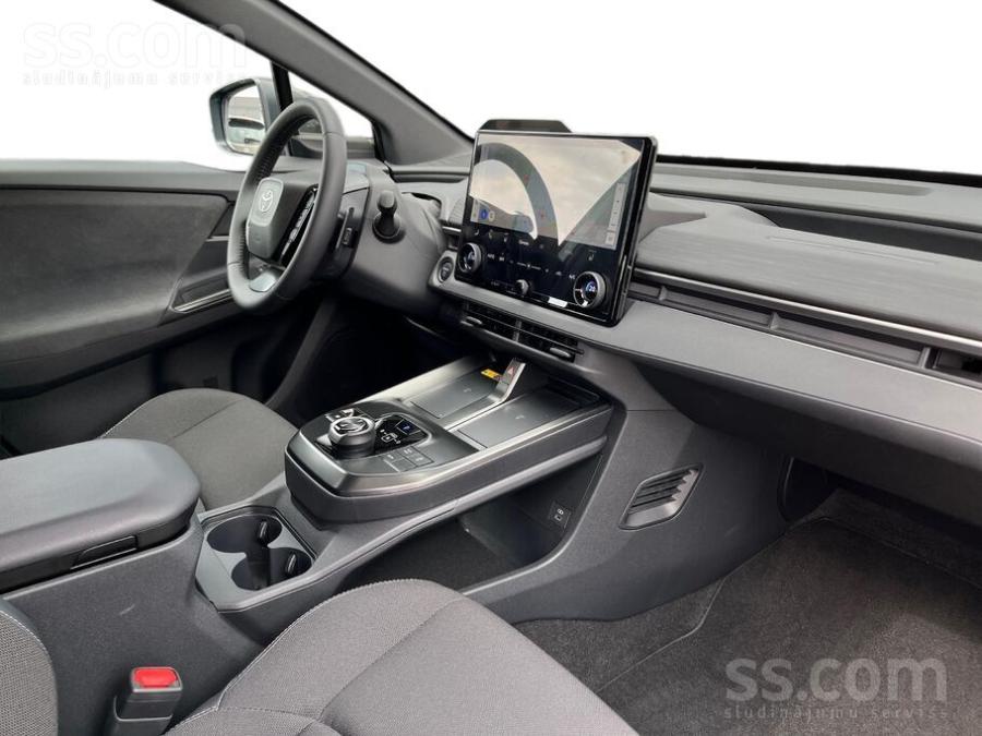 Pelēks Toyota C-HR 2026 Rīga, ar dzinēja tilpumu 1.80 L un nobraukumu 6 tūkst. km par 41990 €, foto 7 vietnē AUTOMOTO.COM.LV