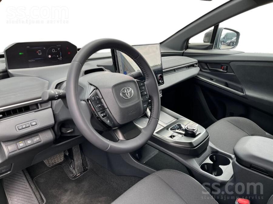 Pelēks Toyota C-HR 2026 Rīga, ar dzinēja tilpumu 1.80 L un nobraukumu 6 tūkst. km par 41990 €, foto 12 vietnē AUTOMOTO.COM.LV