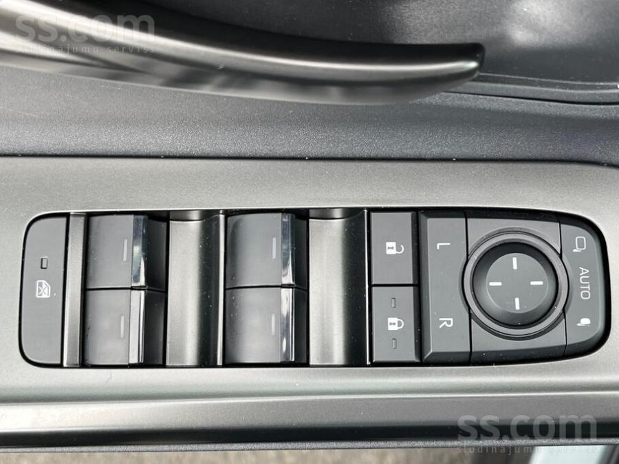 Pelēks Toyota C-HR 2026 Rīga, ar dzinēja tilpumu 1.80 L un nobraukumu 6 tūkst. km par 41990 €, foto 18 vietnē AUTOMOTO.COM.LV
