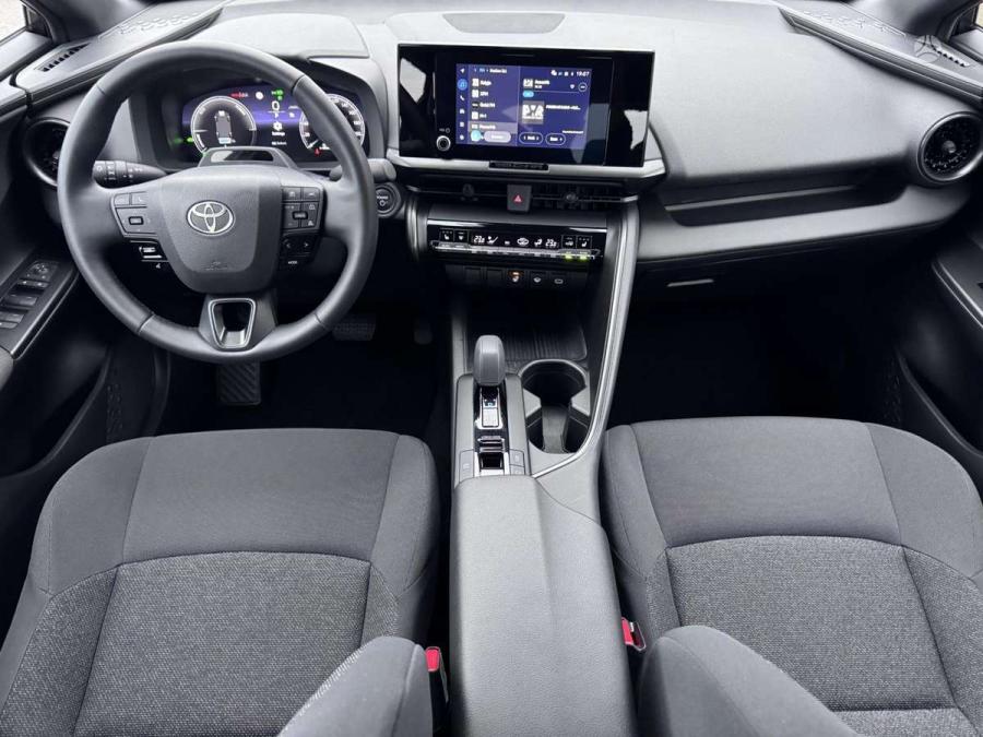 Grey Toyota C-HR 2026 in Vilnius, with an engine capacity of 1.80 L and mileage of 22 thousand km for 27500 €, photo 7 on AUTOMOTO.COM.LV