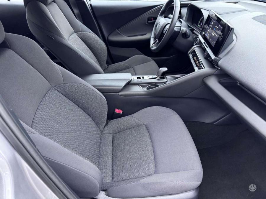 Grey Toyota C-HR 2026 in Vilnius, with an engine capacity of 1.80 L and mileage of 22 thousand km for 27500 €, photo 8 on AUTOMOTO.COM.LV