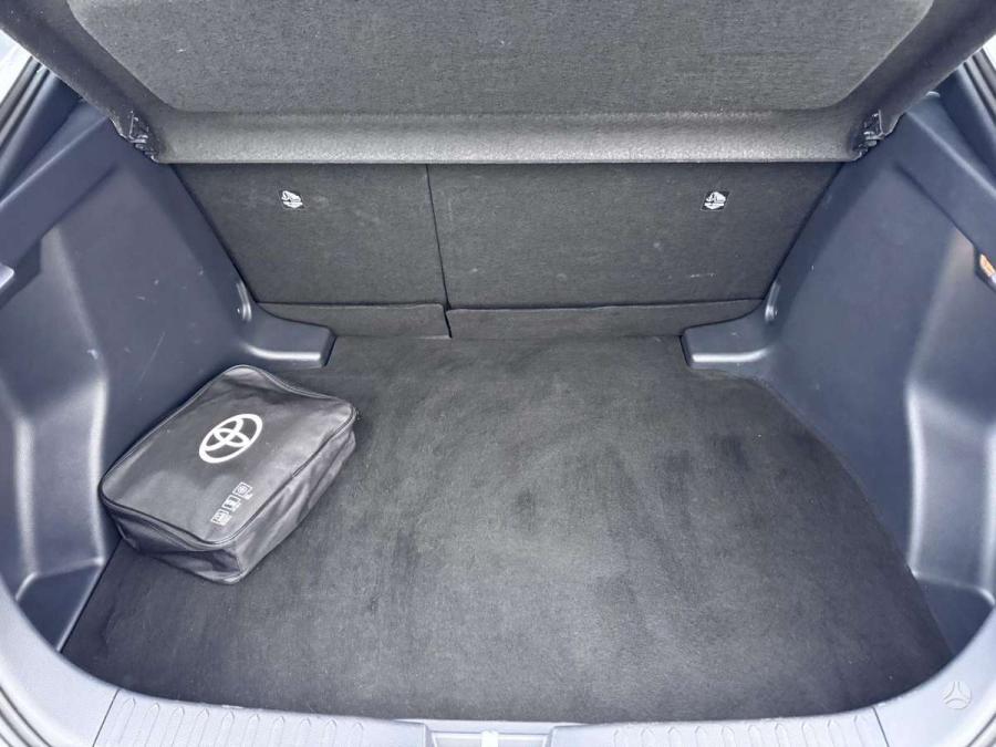 Grey Toyota C-HR 2026 in Vilnius, with an engine capacity of 1.80 L and mileage of 22 thousand km for 27500 €, photo 10 on AUTOMOTO.COM.LV