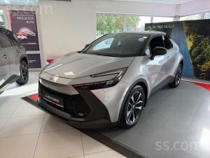 Pelēks Toyota C-HR 2026 Jēkabpils, ar dzinēja tilpumu 1.80 L un nobraukumu 15 tūkst. km par 32700 €, foto 1 vietnē AUTOMOTO.COM.LV