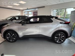 Серый Тойота C-HR 2026 в Екабпилс, объемом двигателя 1.80 л и пробегом 15 тыс. км за 32700 €, фото 4 на AUTOMOTO.COM.LV
