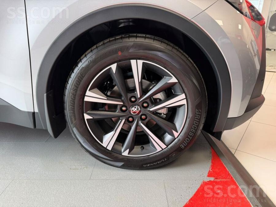 Серый Тойота C-HR 2026 в Екабпилс, объемом двигателя 1.80 л и пробегом 15 тыс. км за 32700 €, фото 6 на AUTOMOTO.COM.LV