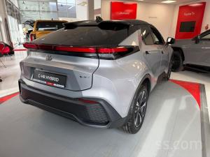 Серый Тойота C-HR 2026 в Екабпилс, объемом двигателя 1.80 л и пробегом 15 тыс. км за 32700 €, фото 9 на AUTOMOTO.COM.LV