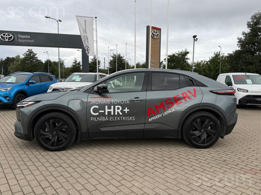 Pelēks Toyota C-HR 2026 Liepāja, ar dzinēja tilpumu 1.80 L un nobraukumu 9 tūkst. km par 42500 €, foto 3 vietnē AUTOMOTO.COM.LV