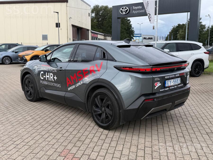 Pelēks Toyota C-HR 2026 Liepāja, ar dzinēja tilpumu 1.80 L un nobraukumu 9 tūkst. km par 42500 €, foto 4 vietnē AUTOMOTO.COM.LV