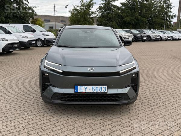 Toyota C-HR 2026 LiepÄja vietnÄ PelÄks Toyota C-HR 2026 LiepÄja, ar dzinÄja tilpumu 1.80 L un nobraukumu 9 tÅ«kst. km par 42500 ā¬, foto 8 vietnÄ AUTOMOTO.COM.LV