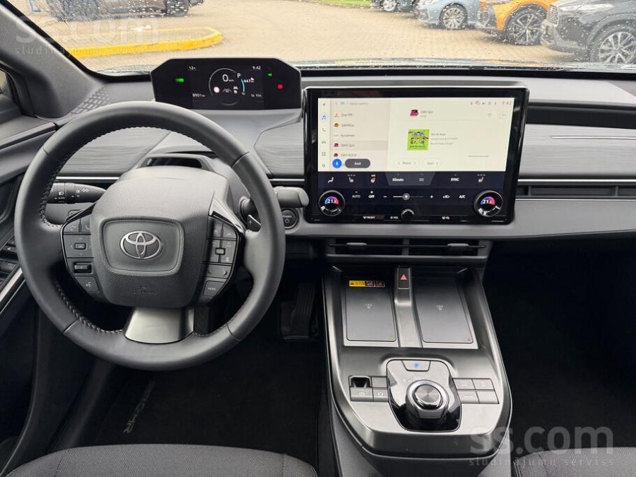 Pelēks Toyota C-HR 2026 Liepāja, ar dzinēja tilpumu 1.80 L un nobraukumu 9 tūkst. km par 42500 €, foto 12 vietnē AUTOMOTO.COM.LV