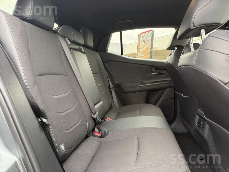 Pelēks Toyota C-HR 2026 Liepāja, ar dzinēja tilpumu 1.80 L un nobraukumu 9 tūkst. km par 42500 €, foto 19 vietnē AUTOMOTO.COM.LV
