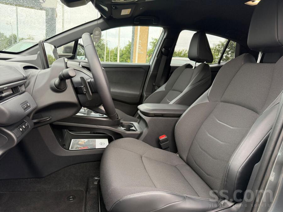 Pelēks Toyota C-HR 2026 Liepāja, ar dzinēja tilpumu 1.80 L un nobraukumu 9 tūkst. km par 42500 €, foto 20 vietnē AUTOMOTO.COM.LV