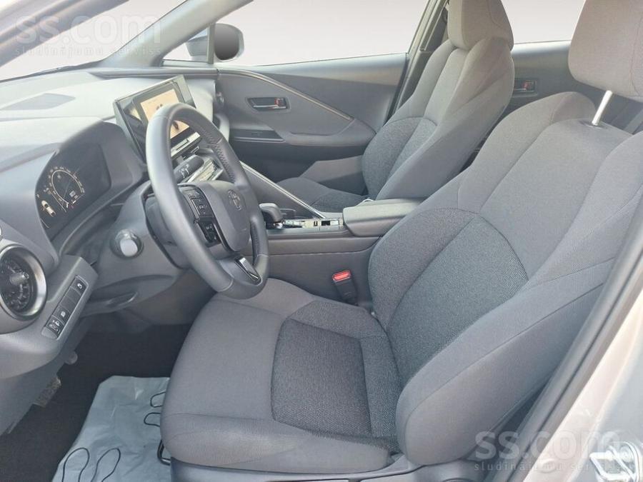 Pelēks Toyota C-HR 2026 Rīga, ar dzinēja tilpumu 1.80 L un nobraukumu 24 tūkst. km par 26900 €, foto 11 vietnē AUTOMOTO.COM.LV