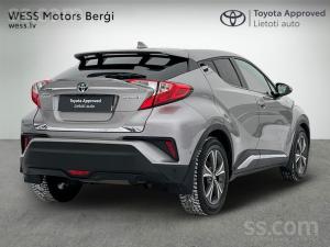 Pelēks Toyota C-HR 2016 Rīga, ar dzinēja tilpumu 1.80 L un nobraukumu 104 tūkst. km par 17990 €, foto 2 vietnē AUTOMOTO.COM.LV