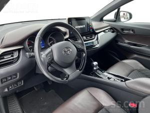 Pelēks Toyota C-HR 2016 Rīga, ar dzinēja tilpumu 1.80 L un nobraukumu 104 tūkst. km par 17990 €, foto 13 vietnē AUTOMOTO.COM.LV