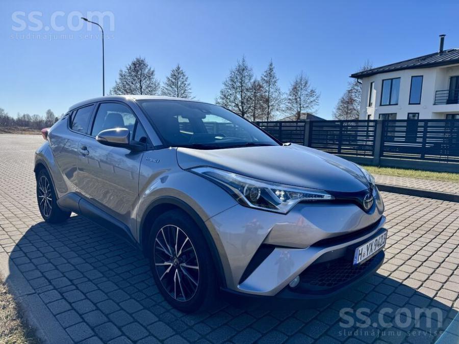 Серый Тойота C-HR 2017 в Кулдига, объемом двигателя 1.80 л и пробегом 222 тыс. км за 14700 €, фото 2 на AUTOMOTO.COM.LV