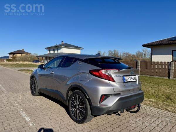 Pelēks Toyota C-HR 2017 Kuldīga, ar dzinēja tilpumu 1.80 L un nobraukumu 222 tūkst. km par 14700 €, foto 5 vietnē AUTOMOTO.COM.LV