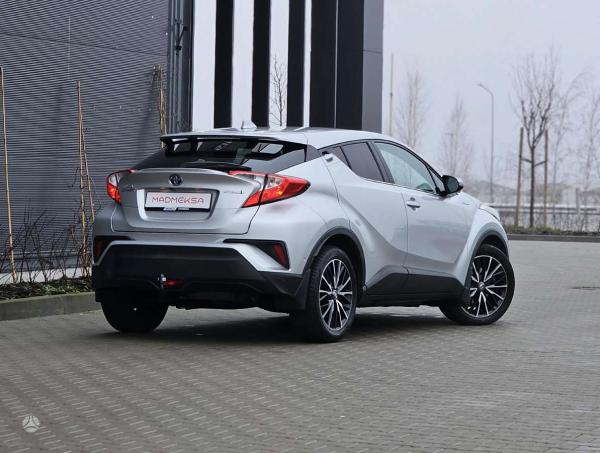 Grey Toyota C-HR 2017 in Vilnius, with an engine capacity of 1.80 L and mileage of 207 thousand km for 15350 €, photo 10 on AUTOMOTO.COM.LV