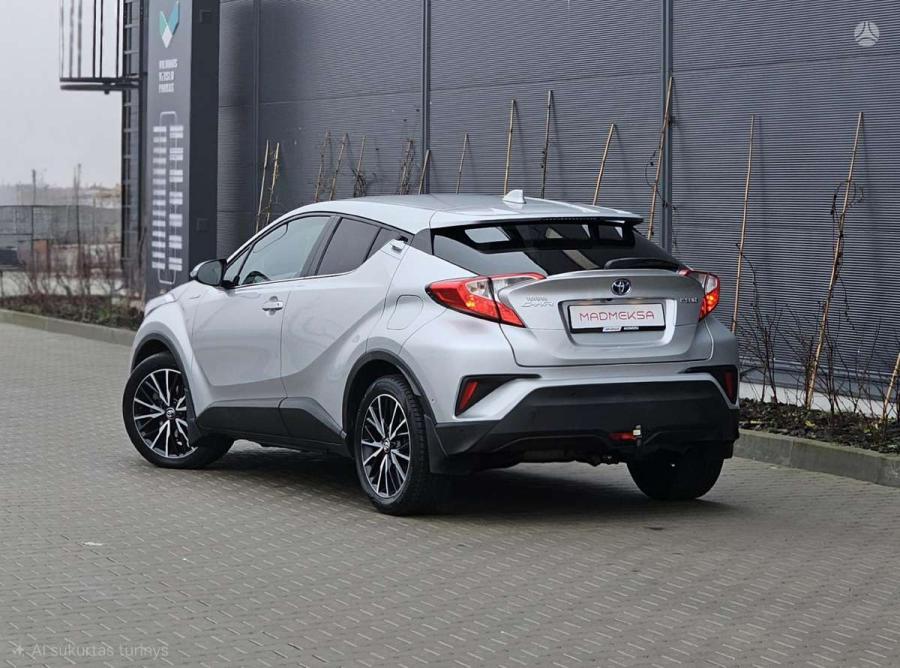 Grey Toyota C-HR 2017 in Vilnius, with an engine capacity of 1.80 L and mileage of 207 thousand km for 15000 €, photo 2 on AUTOMOTO.COM.LV