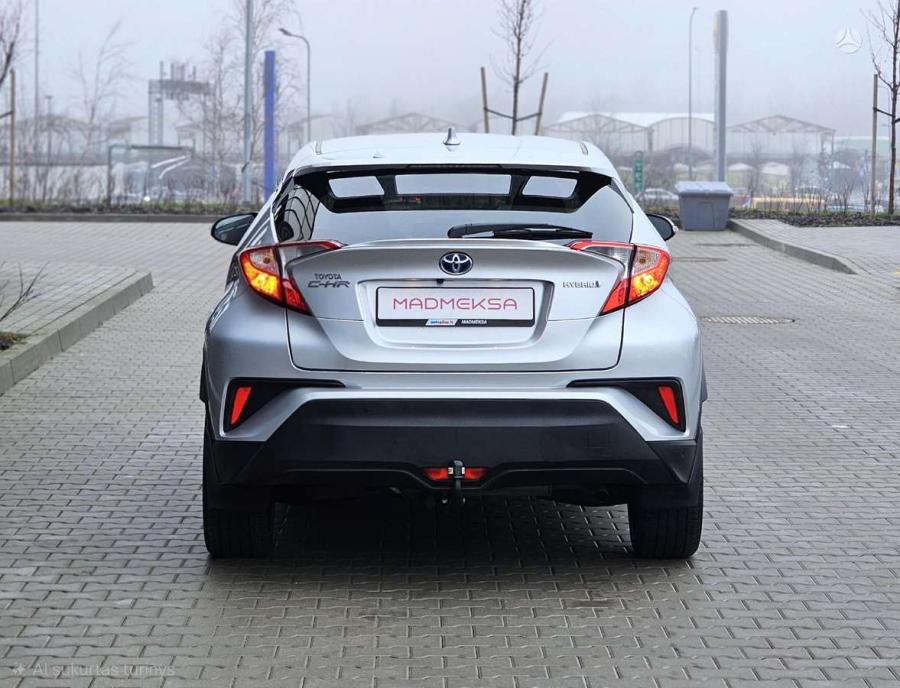 Grey Toyota C-HR 2017 in Vilnius, with an engine capacity of 1.80 L and mileage of 207 thousand km for 15000 €, photo 11 on AUTOMOTO.COM.LV