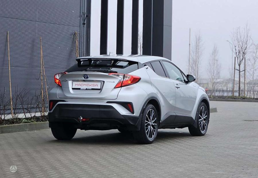 Grey Toyota C-HR 2017 in Vilnius, with an engine capacity of 1.80 L and mileage of 207 thousand km for 15000 €, photo 12 on AUTOMOTO.COM.LV