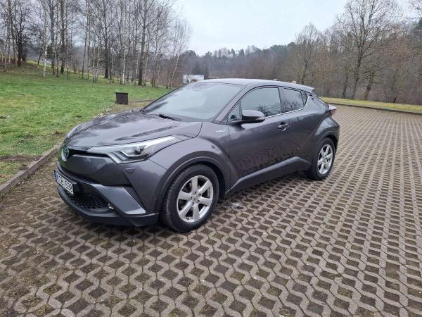 Grey Toyota C-HR 2017 in Vilnius, with an engine capacity of 1.80 L and mileage of 165 thousand km for 15800 €, photo 2 on AUTOMOTO.COM.LV