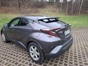 Серый Тойота C-HR 2017 в Вильнюс, объемом двигателя 1.80 л и пробегом 165 тыс. км за 15800 €, фото 3 на AUTOMOTO.COM.LV