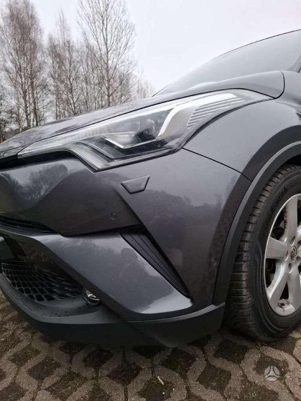 Grey Toyota C-HR 2017 in Vilnius, with an engine capacity of 1.80 L and mileage of 165 thousand km for 15800 €, photo 4 on AUTOMOTO.COM.LV
