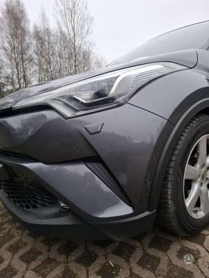 Серый Тойота C-HR 2017 в Вильнюс, объемом двигателя 1.80 л и пробегом 165 тыс. км за 15800 €, фото 4 на AUTOMOTO.COM.LV