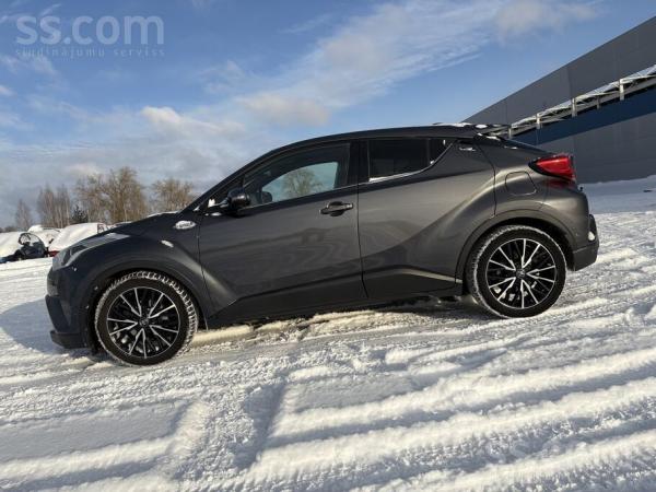 Grey Toyota C-HR 2017 in Daugavpils, with an engine capacity of 1.80 L and mileage of 230 thousand km for 15000 €, photo 2 on AUTOMOTO.COM.LV