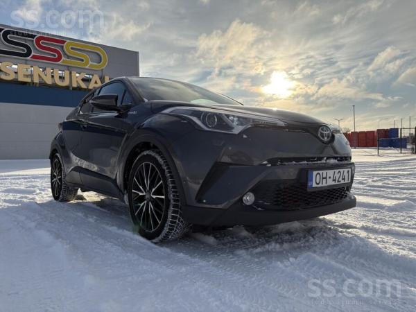 Grey Toyota C-HR 2017 in Daugavpils, with an engine capacity of 1.80 L and mileage of 230 thousand km for 15000 €, photo 7 on AUTOMOTO.COM.LV