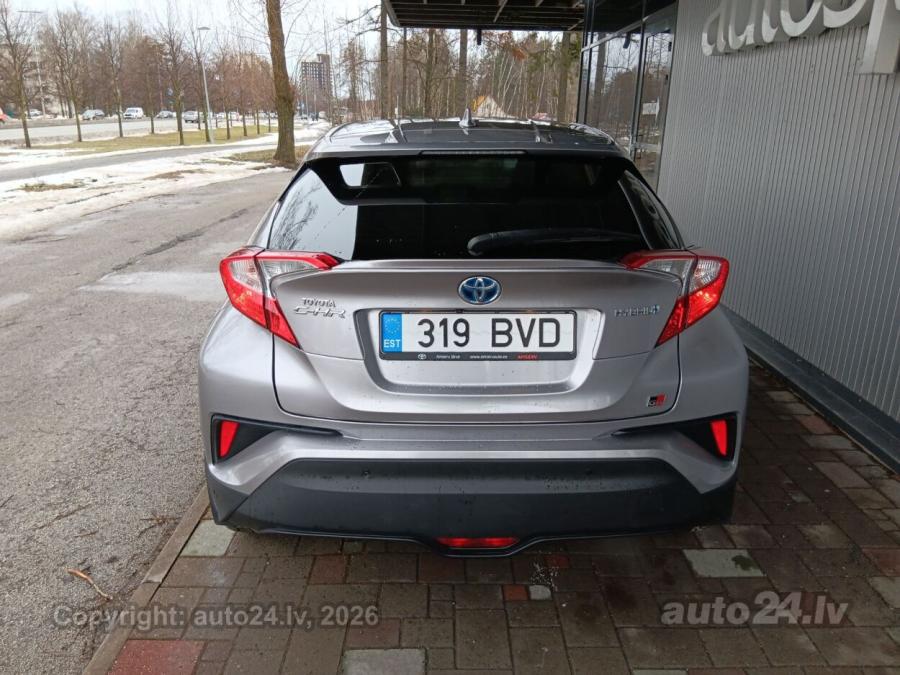 Серый Тойота C-HR 2017 в Таллин, объемом двигателя 1.80 л и пробегом 122 тыс. км за 16490 €, фото 5 на AUTOMOTO.COM.LV