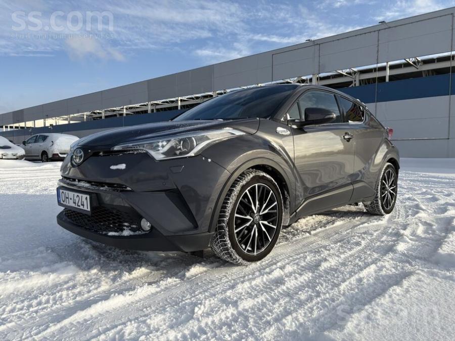 Pelēks Toyota C-HR 2017 Daugavpils, ar dzinēja tilpumu 1.80 L un nobraukumu 230 tūkst. km par 15000 €, foto 1 vietnē AUTOMOTO.COM.LV