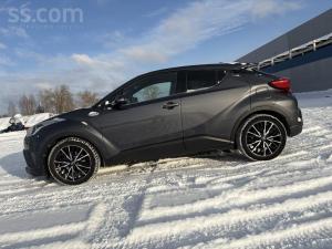 Pelēks Toyota C-HR 2017 Daugavpils, ar dzinēja tilpumu 1.80 L un nobraukumu 230 tūkst. km par 15000 €, foto 3 vietnē AUTOMOTO.COM.LV