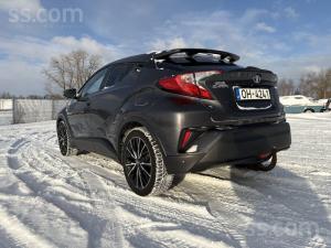 Pelēks Toyota C-HR 2017 Daugavpils, ar dzinēja tilpumu 1.80 L un nobraukumu 230 tūkst. km par 15000 €, foto 4 vietnē AUTOMOTO.COM.LV