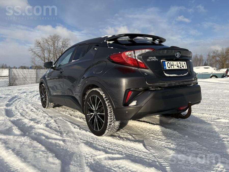 Pelēks Toyota C-HR 2017 Daugavpils, ar dzinēja tilpumu 1.80 L un nobraukumu 230 tūkst. km par 15000 €, foto 4 vietnē AUTOMOTO.COM.LV