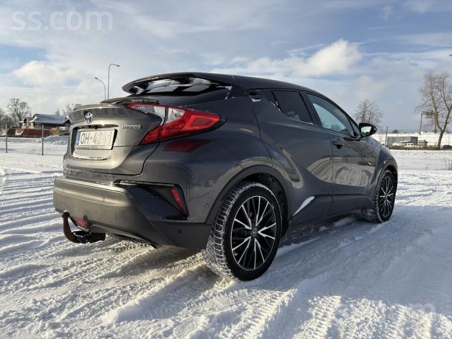 Pelēks Toyota C-HR 2017 Daugavpils, ar dzinēja tilpumu 1.80 L un nobraukumu 230 tūkst. km par 15000 €, foto 6 vietnē AUTOMOTO.COM.LV