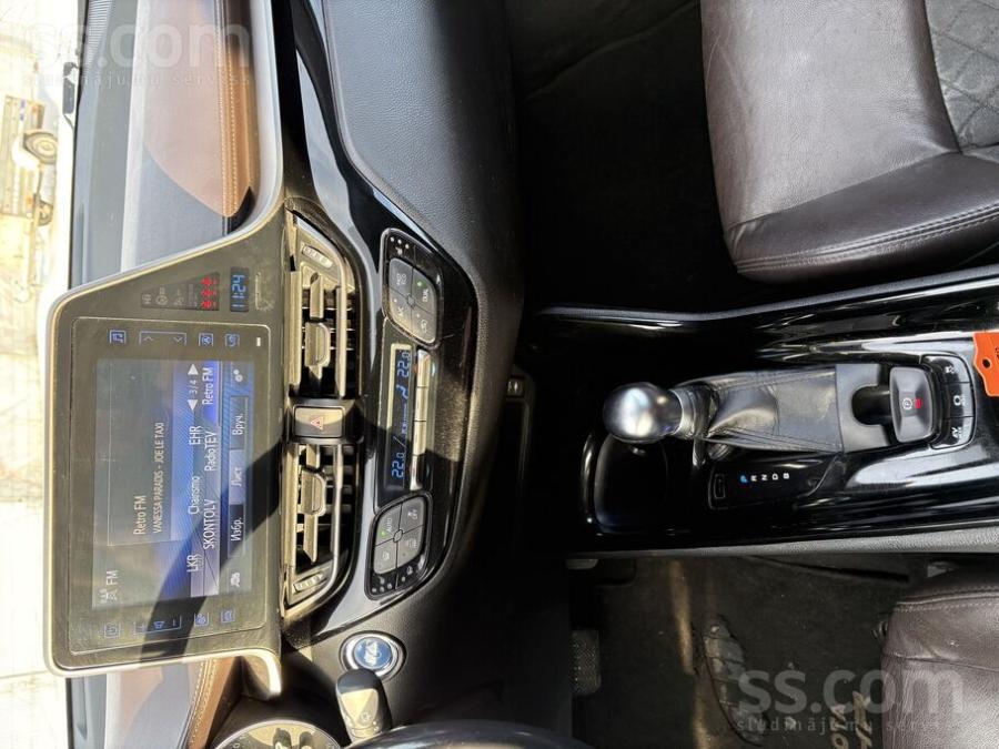 Pelēks Toyota C-HR 2017 Daugavpils, ar dzinēja tilpumu 1.80 L un nobraukumu 230 tūkst. km par 15000 €, foto 13 vietnē AUTOMOTO.COM.LV