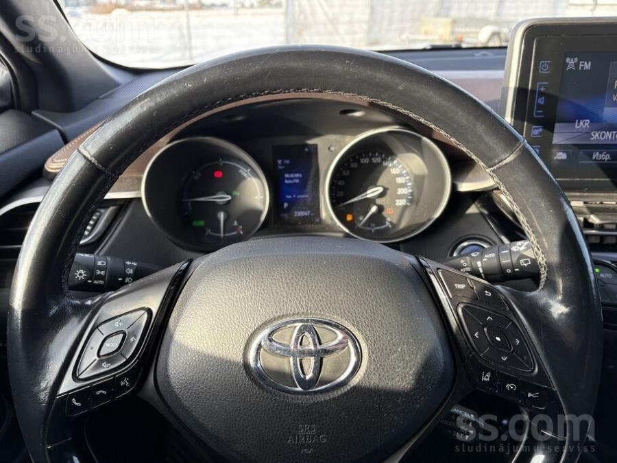 Pelēks Toyota C-HR 2017 Daugavpils, ar dzinēja tilpumu 1.80 L un nobraukumu 230 tūkst. km par 15000 €, foto 14 vietnē AUTOMOTO.COM.LV