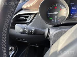 Pelēks Toyota C-HR 2017 Daugavpils, ar dzinēja tilpumu 1.80 L un nobraukumu 230 tūkst. km par 15000 €, foto 15 vietnē AUTOMOTO.COM.LV
