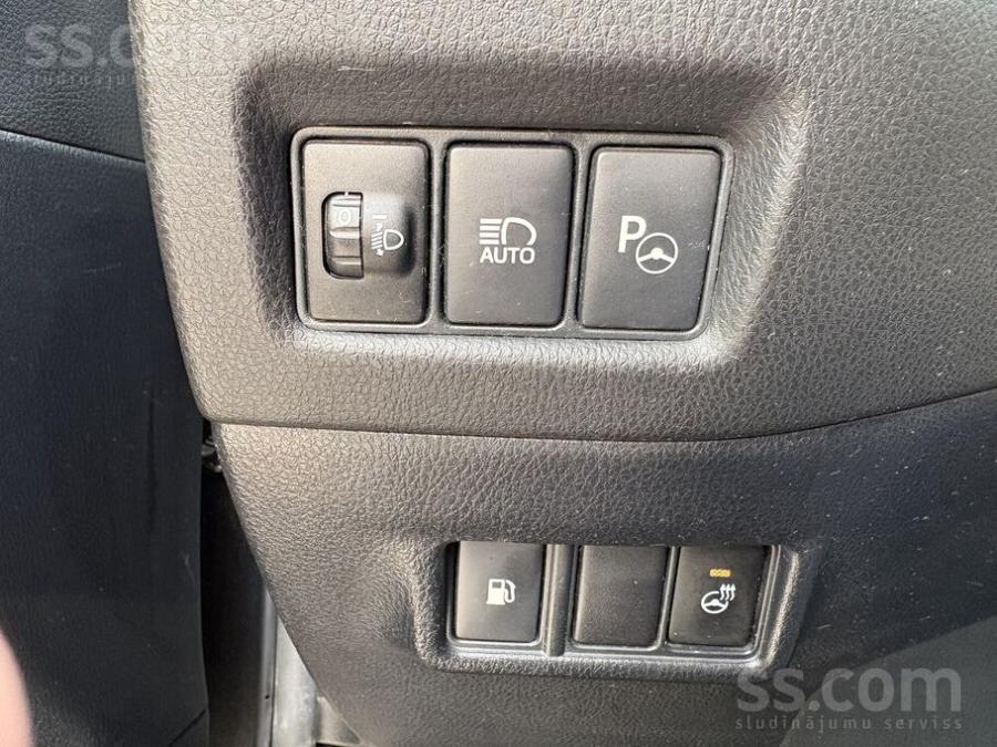 Pelēks Toyota C-HR 2017 Daugavpils, ar dzinēja tilpumu 1.80 L un nobraukumu 230 tūkst. km par 15000 €, foto 18 vietnē AUTOMOTO.COM.LV