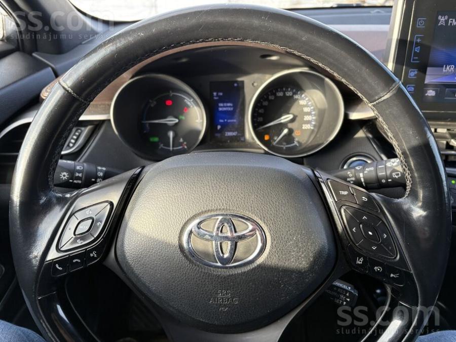 Pelēks Toyota C-HR 2017 Daugavpils, ar dzinēja tilpumu 1.80 L un nobraukumu 230 tūkst. km par 15000 €, foto 21 vietnē AUTOMOTO.COM.LV
