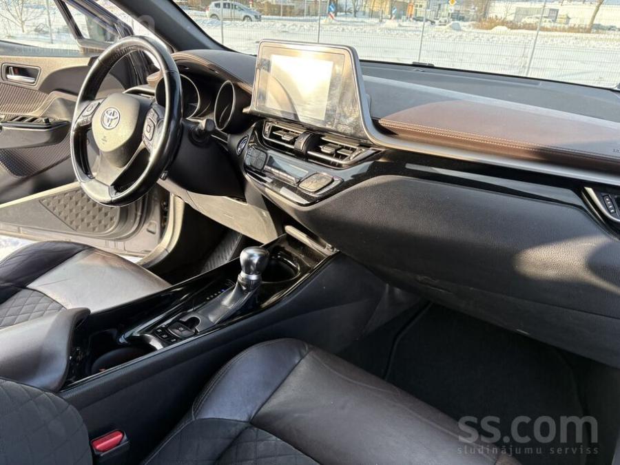 Pelēks Toyota C-HR 2017 Daugavpils, ar dzinēja tilpumu 1.80 L un nobraukumu 230 tūkst. km par 15000 €, foto 26 vietnē AUTOMOTO.COM.LV