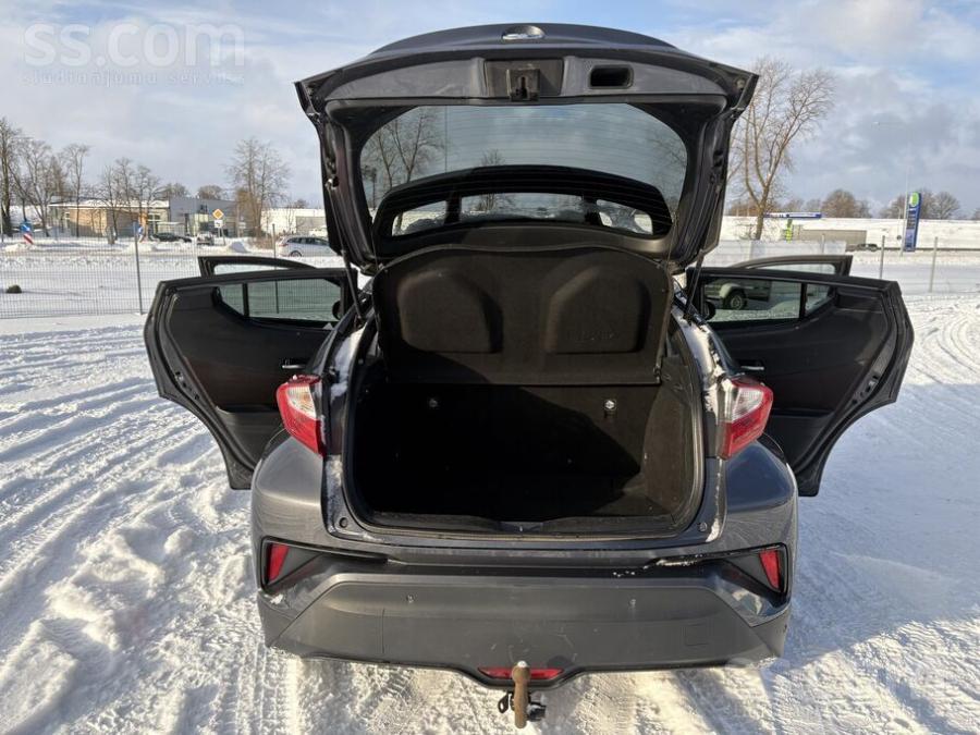 Pelēks Toyota C-HR 2017 Daugavpils, ar dzinēja tilpumu 1.80 L un nobraukumu 230 tūkst. km par 15000 €, foto 27 vietnē AUTOMOTO.COM.LV