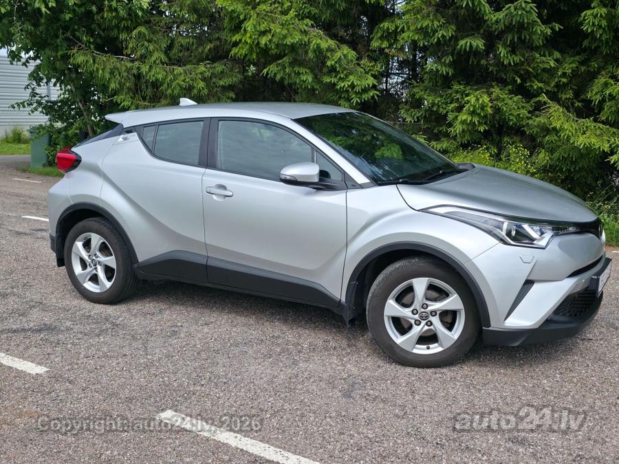 Pelēks Toyota C-HR 2017 Tallina, ar dzinēja tilpumu 1.20 L un nobraukumu 62 tūkst. km par 15300 €, foto 4 vietnē AUTOMOTO.COM.LV