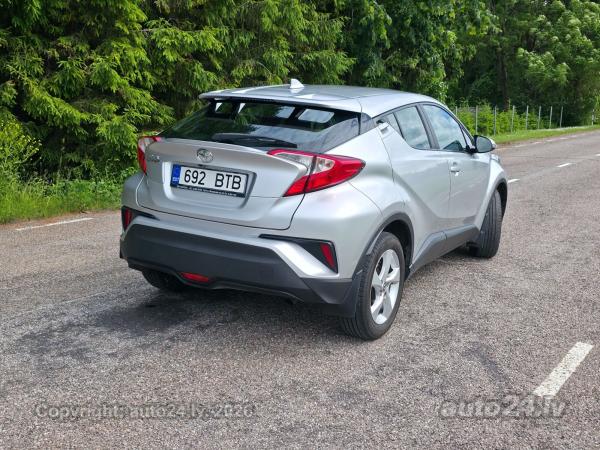 Pelēks Toyota C-HR 2017 Tallina, ar dzinēja tilpumu 1.20 L un nobraukumu 62 tūkst. km par 15300 €, foto 5 vietnē AUTOMOTO.COM.LV