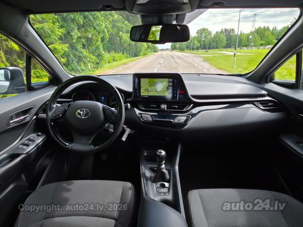 Pelēks Toyota C-HR 2017 Tallina, ar dzinēja tilpumu 1.20 L un nobraukumu 62 tūkst. km par 15300 €, foto 6 vietnē AUTOMOTO.COM.LV