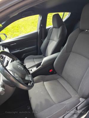 Pelēks Toyota C-HR 2017 Tallina, ar dzinēja tilpumu 1.20 L un nobraukumu 62 tūkst. km par 15300 €, foto 11 vietnē AUTOMOTO.COM.LV