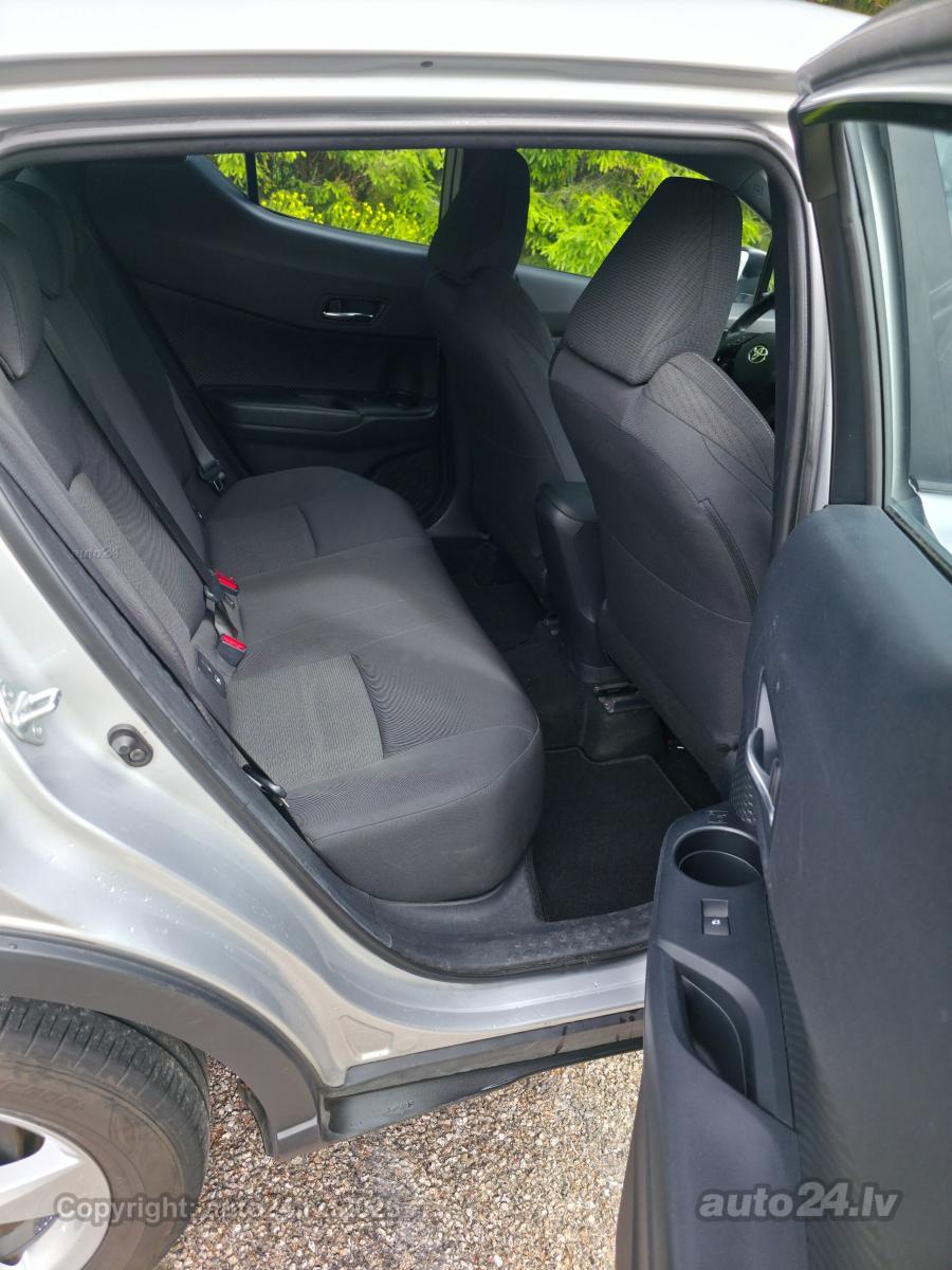 Pelēks Toyota C-HR 2017 Tallina, ar dzinēja tilpumu 1.20 L un nobraukumu 62 tūkst. km par 15300 €, foto 13 vietnē AUTOMOTO.COM.LV