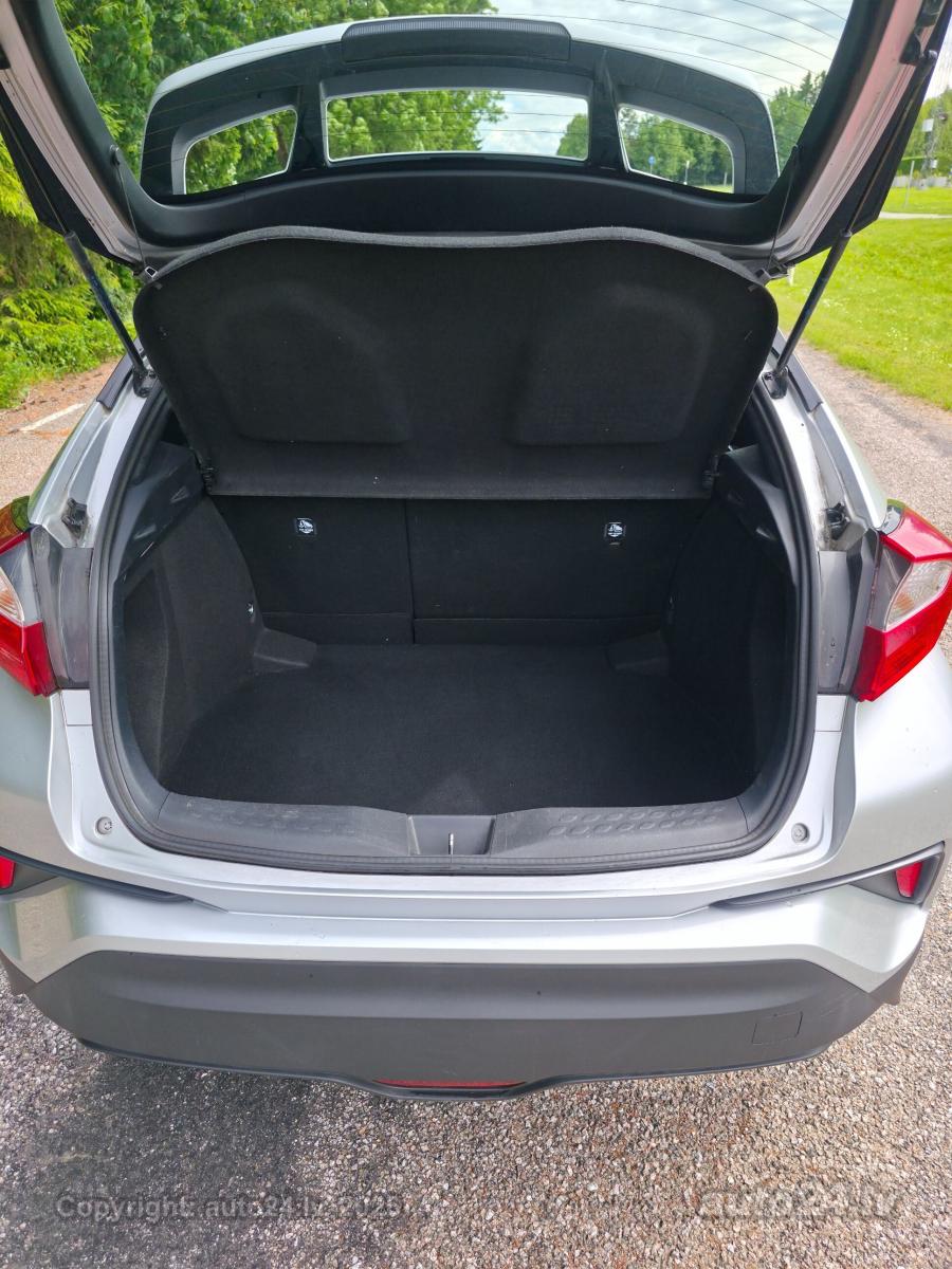 Pelēks Toyota C-HR 2017 Tallina, ar dzinēja tilpumu 1.20 L un nobraukumu 62 tūkst. km par 15300 €, foto 14 vietnē AUTOMOTO.COM.LV